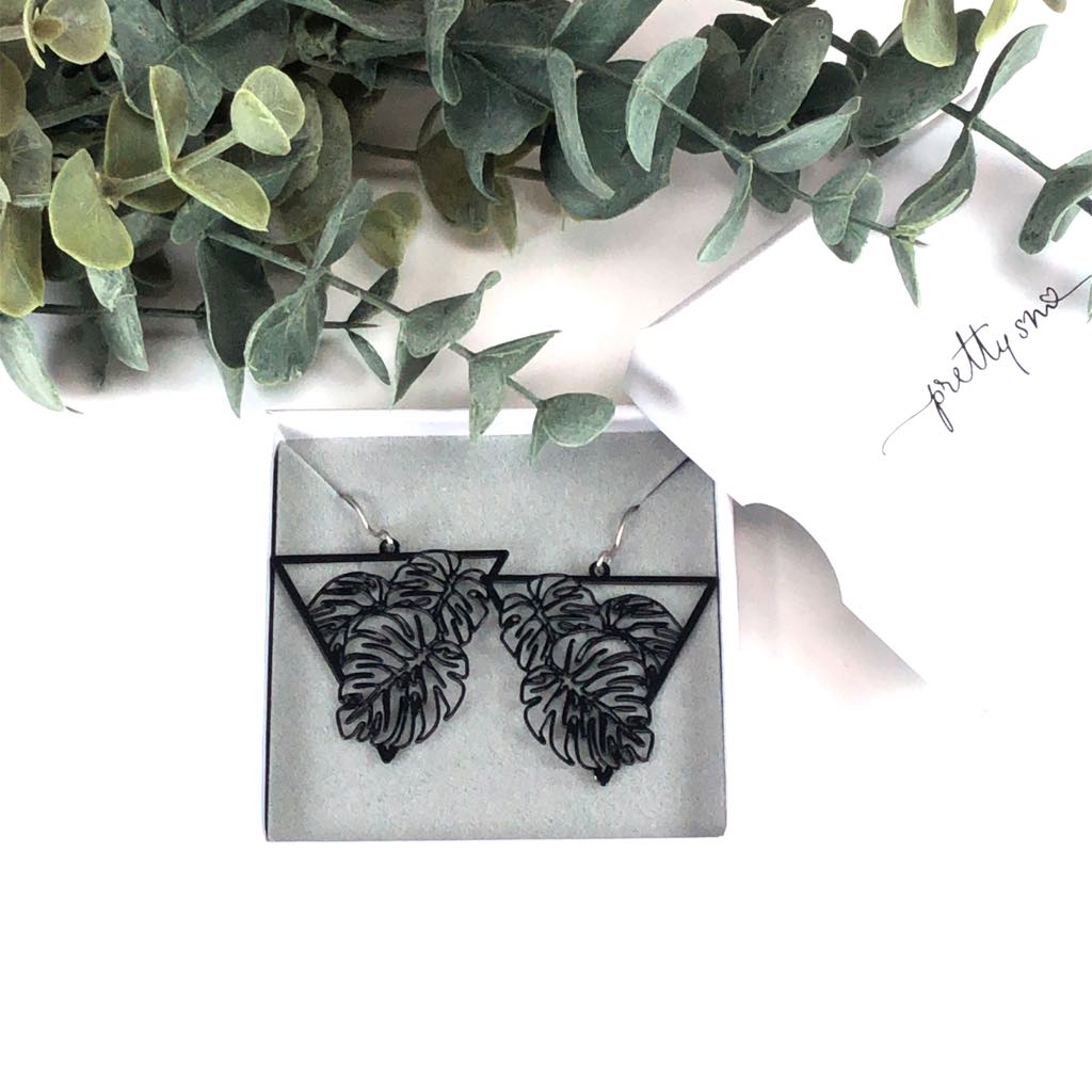 Fine Line Monstera Leaf Dangle Earrings – Pretty Smart